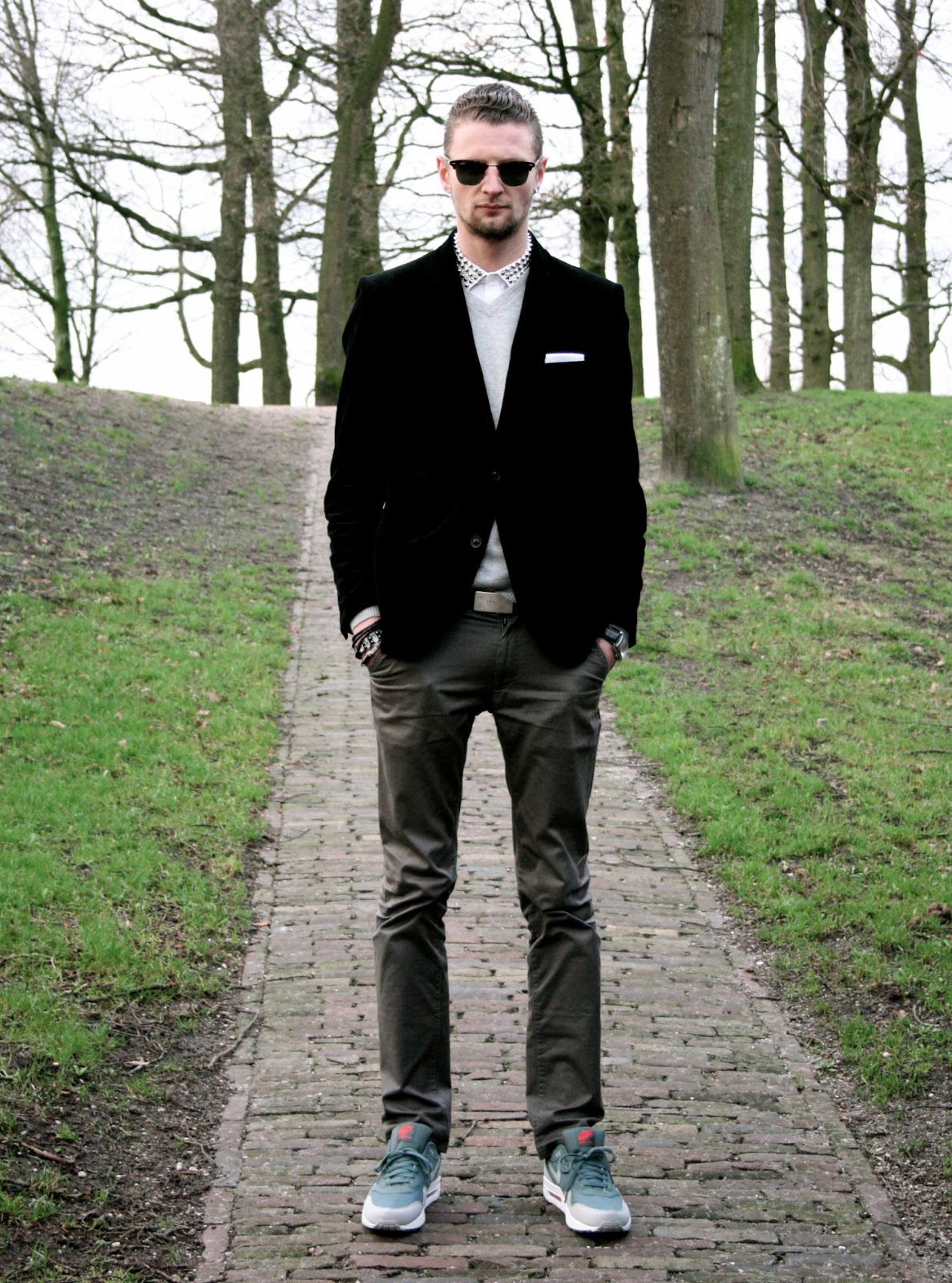 Galerie Mondaine: Velvet & Kicks