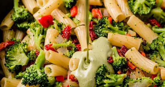Lemony basil creamy vegan pasta with broccoli & sundried tomatoes ... Lemony basil creamy vegan pasta with broccoli & sundried tomatoes ...