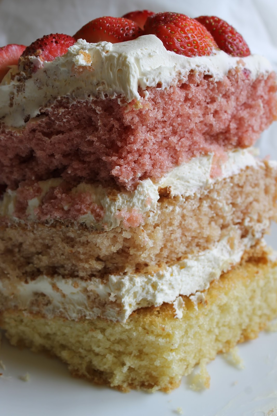 JibberJabberUK: Triple layer Victoria Sponge Strawberry and Cream cake