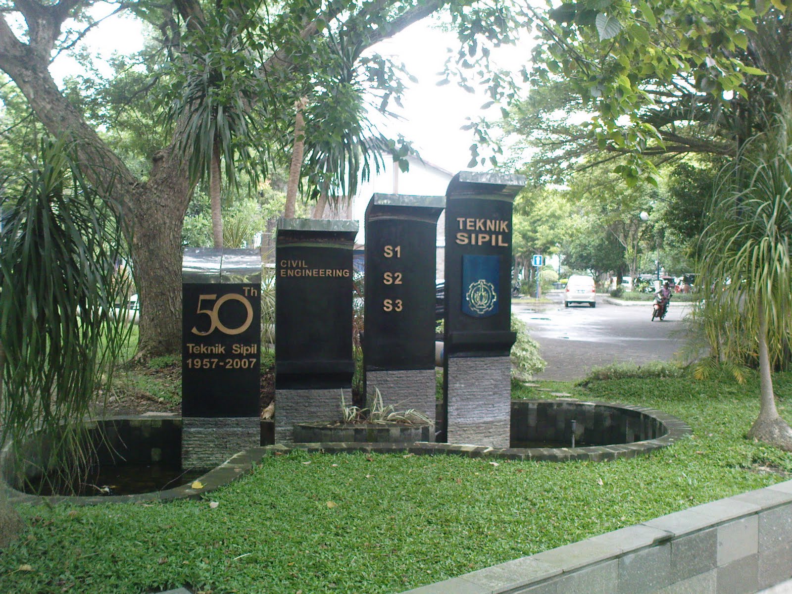 Coretannya BRILIANTA: Sekilas Tentang Kampus ITS Surabaya (Institut ...