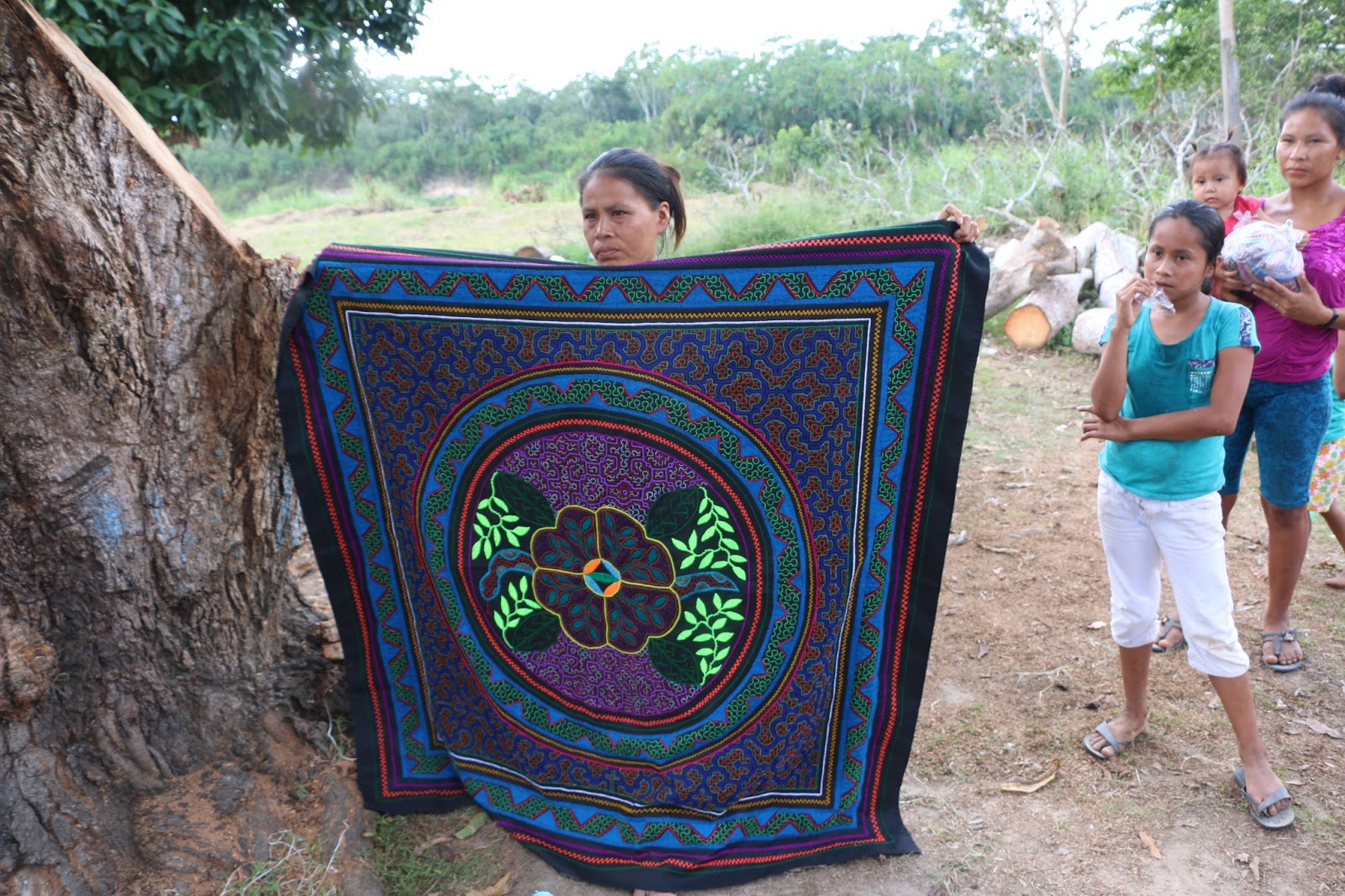 Shipibo textiles, indigenous art from Peruvian rainforest.: Textiles ...