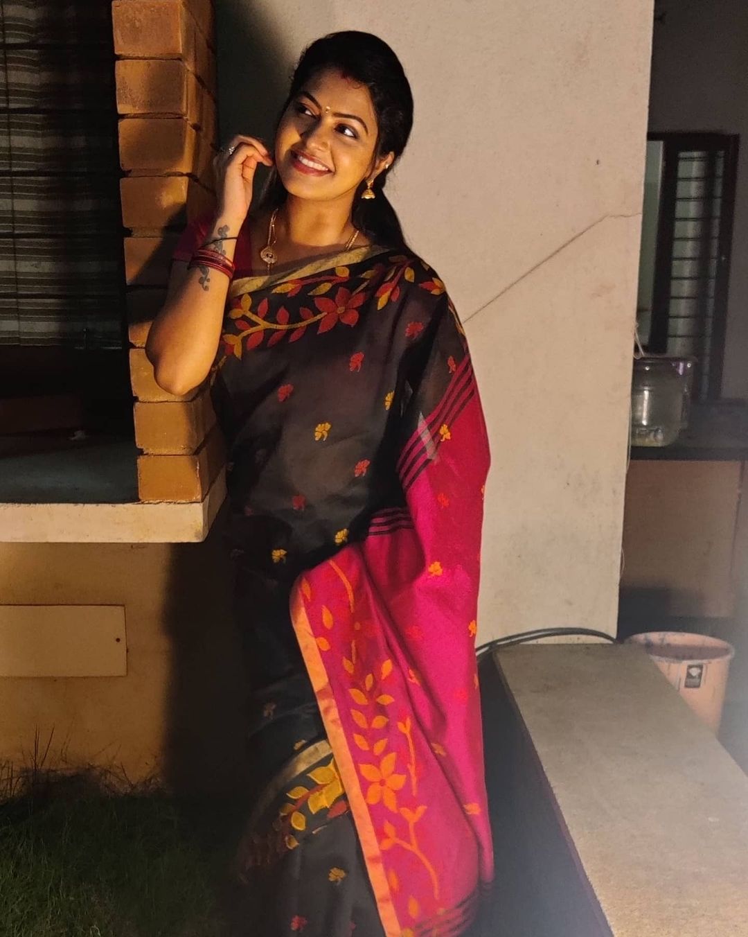 Tamil TV Actress Rachitha Mahalakshmi Photos In Saree