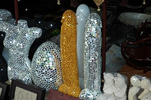 Lo que no sabes del mundo: Decora tu pene... ¡con joyas!