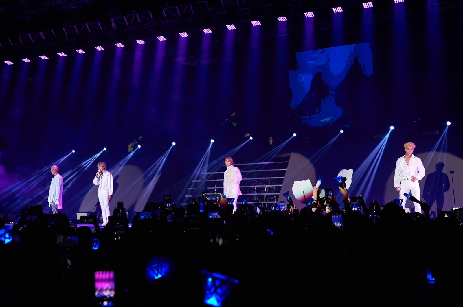WINNER of YG Entertainment successfully rounds up their first concert ...