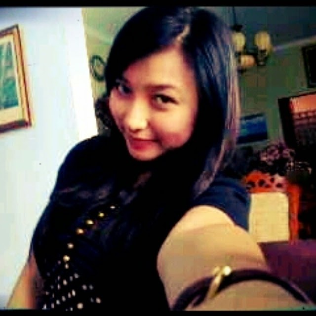 Koleksi Foto Farren Violetta Cantik Pose Seksi - Payudara Janda