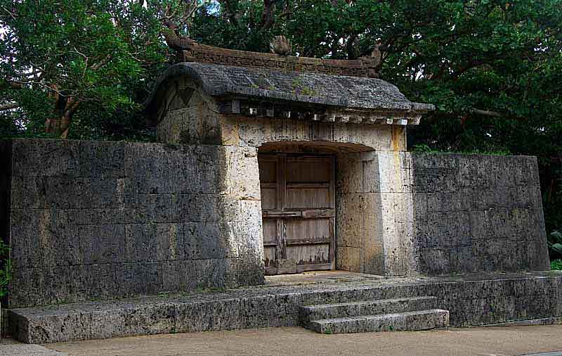 Ryukyu Life: A UNESCO World Heritage Stone Gate in Okinawa: Travel Photos