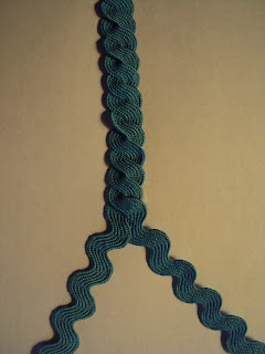 Trust Implicitly: DIY Rick-Rack Roses