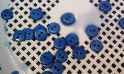 Dabble...: Dying Buttons