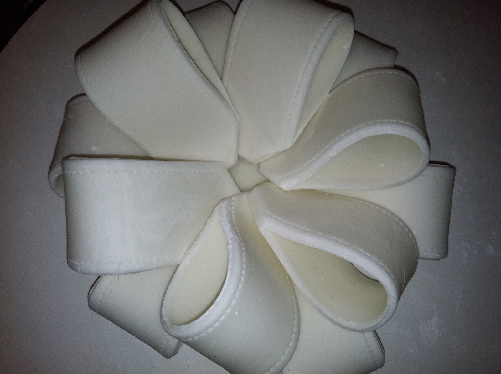 The Iced Queen: Loopy Fondant Bow