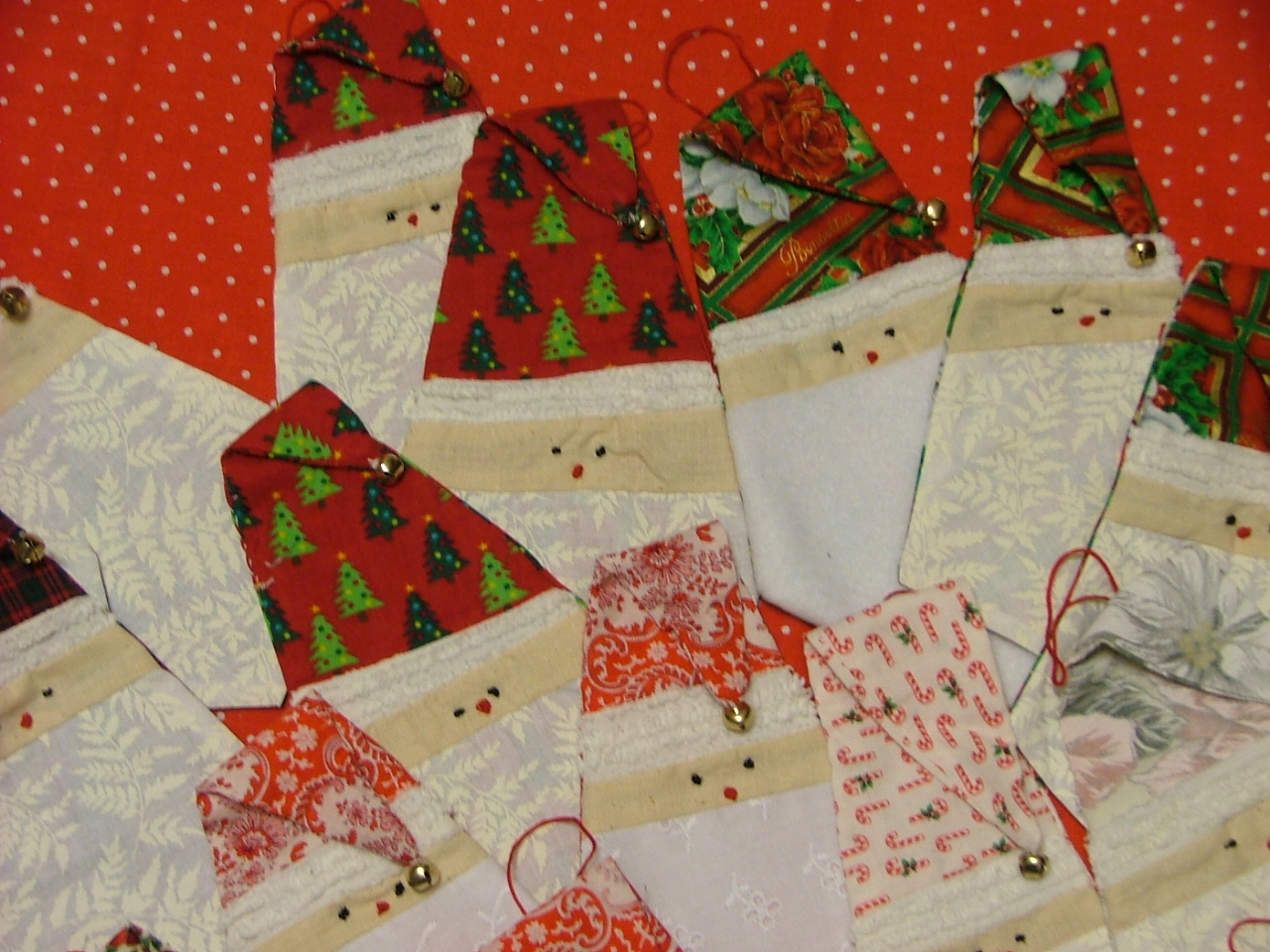 georgiamarbles: PAPER PIECED SANTA ORNAMENTS