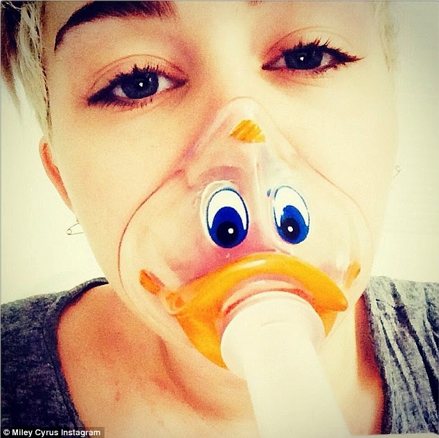 Miley Cyrus Wears Duck-Faced Oxygen Mask In Hospital