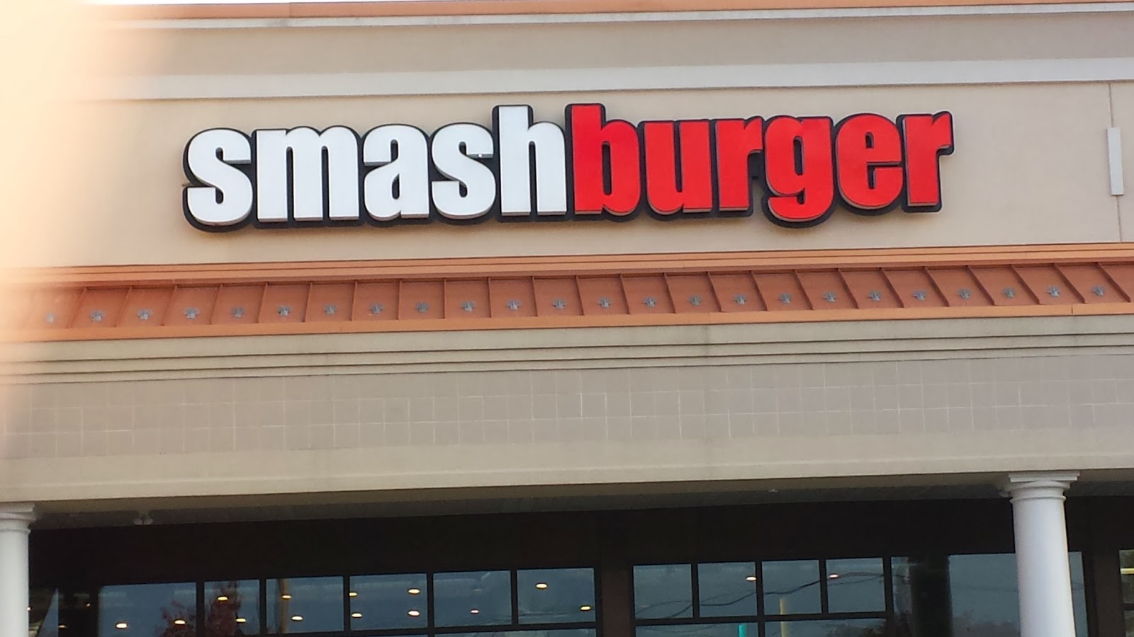 LBandJ: Smashburger opens in New Hyde Park