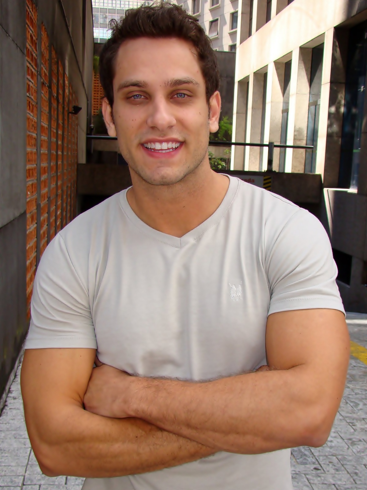 Eternamente Eliéser: Biografia