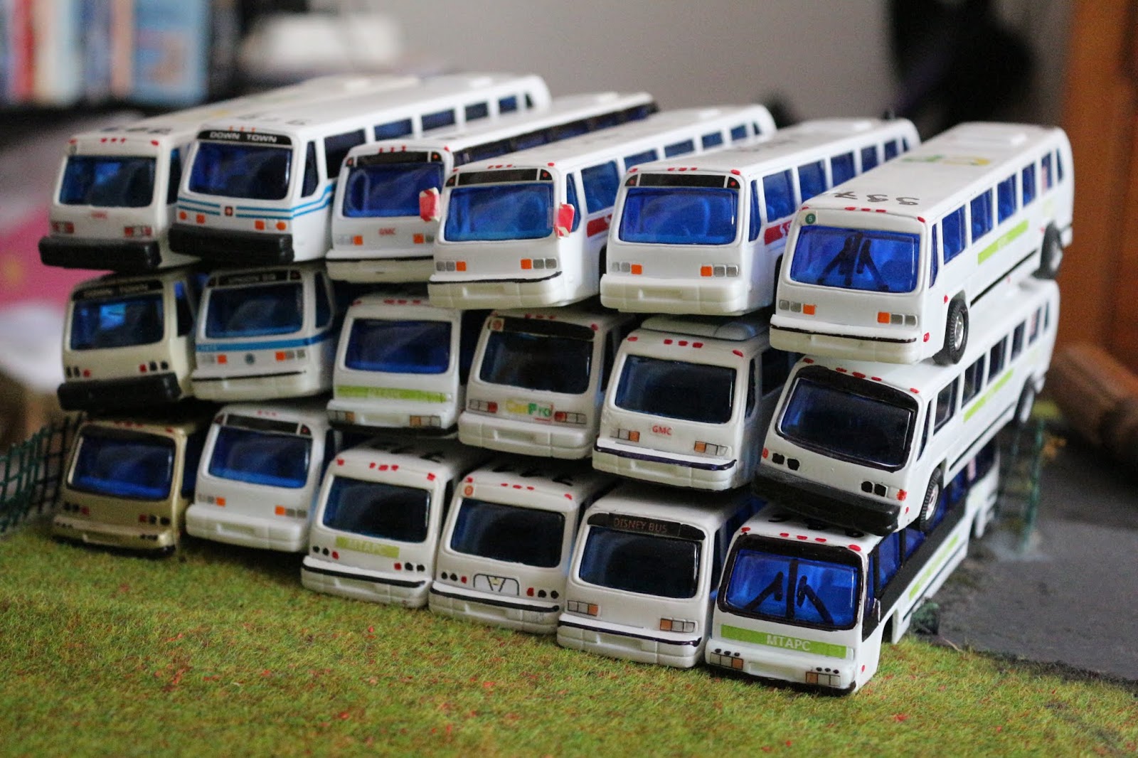 CarPro Transport: RTS Bus diecast 1/64 CarPro MTAPC retired bus