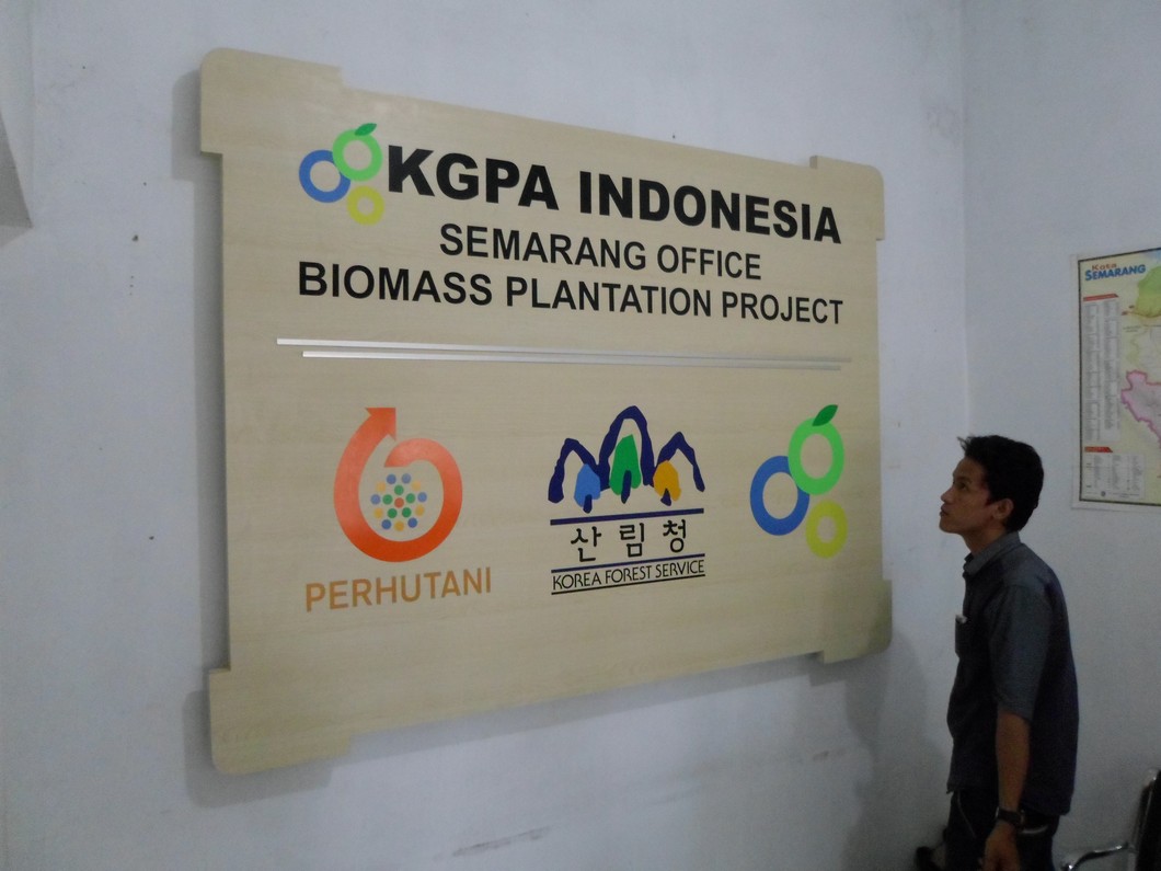 Papan Nama/Backdrop Panel untuk Perusahaan - Furniture Kantor Semarang ...