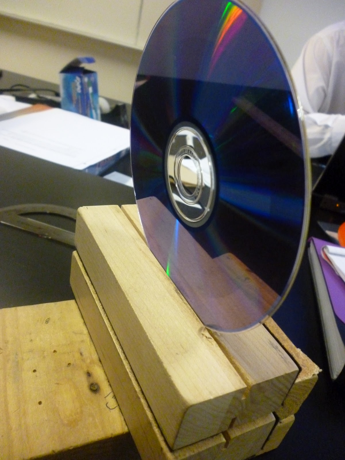 Physics 4C fmlin: Experiment 12:CD Diffraction