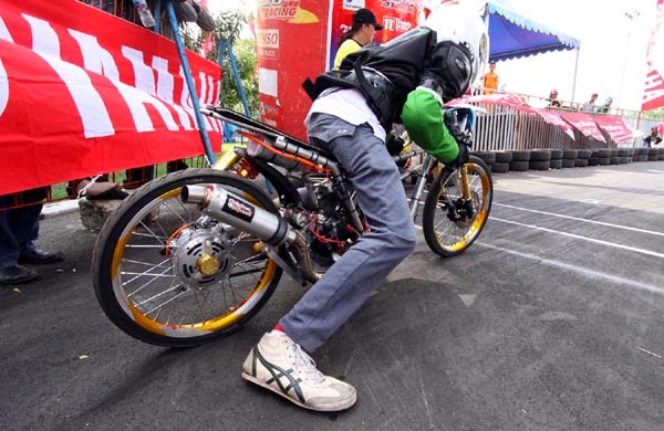 810 Manual Tech: OTOMOTIF MOTOR DRAG