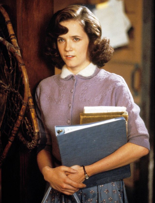 30 Gorgeous Portrait Photos of a Young Lea Thompson in the 1980s ...