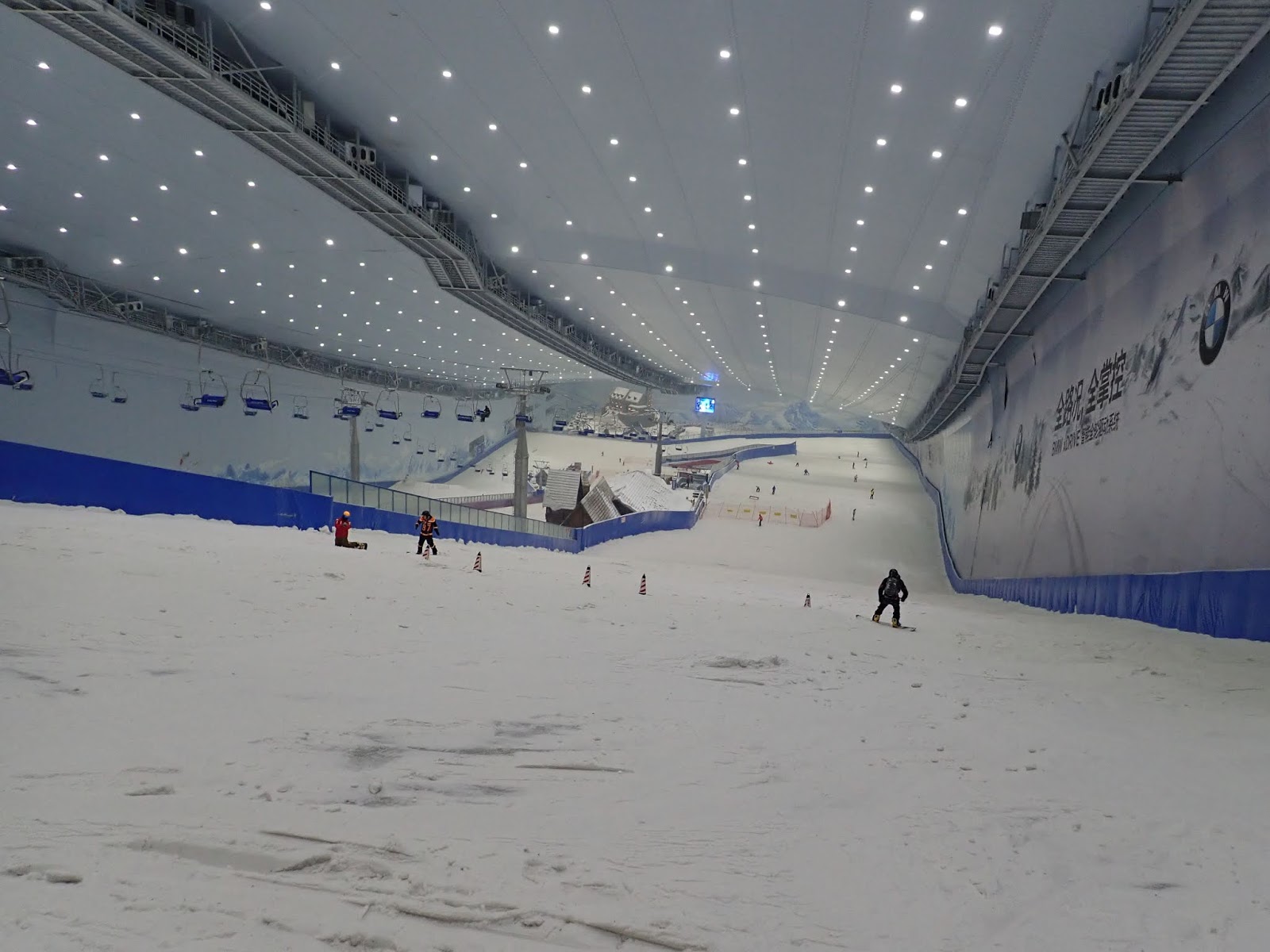 Skiing the Planet: Largest indoor ski hall... somewhere between North ...