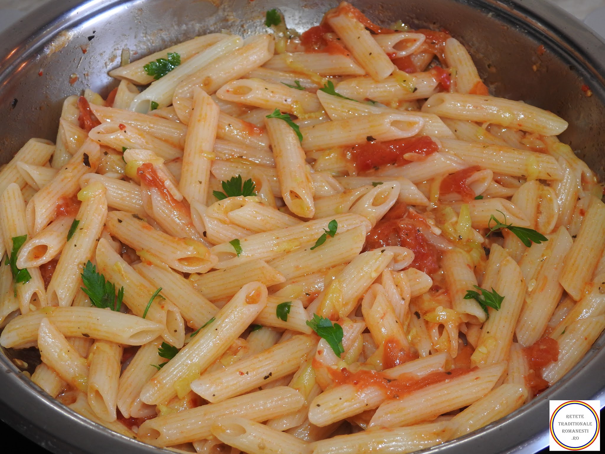 Paste cu rosii si dovlecei reteta | Retetetraditionaleromanesti.ro