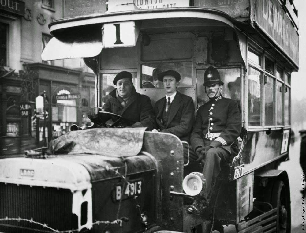 13 Amazing Vintage Photographs Captured the 1926 General Strike in ...