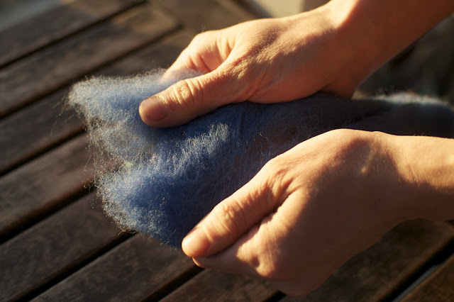 Cubit's Organic Living: DIY Felted Wool Balls for Busy Toddlers