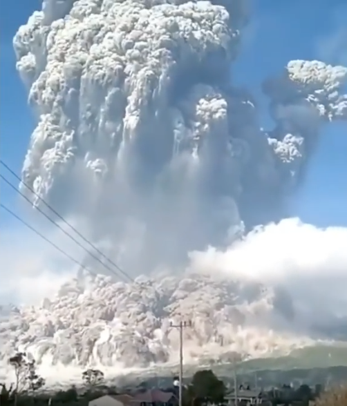 The Big Wobble : Indonesia's most active volcano Mount Merapi erupted ...