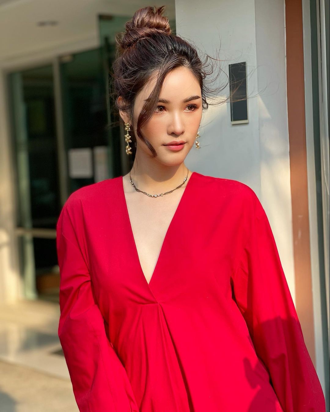 Sammy Sirapatsorn – Most Beautiful Transgender Models in Pretty Red ...