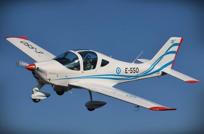 Defensa y Armas: La Fuerza Aéra Argentina adquiere los TECNAM P2002 JR