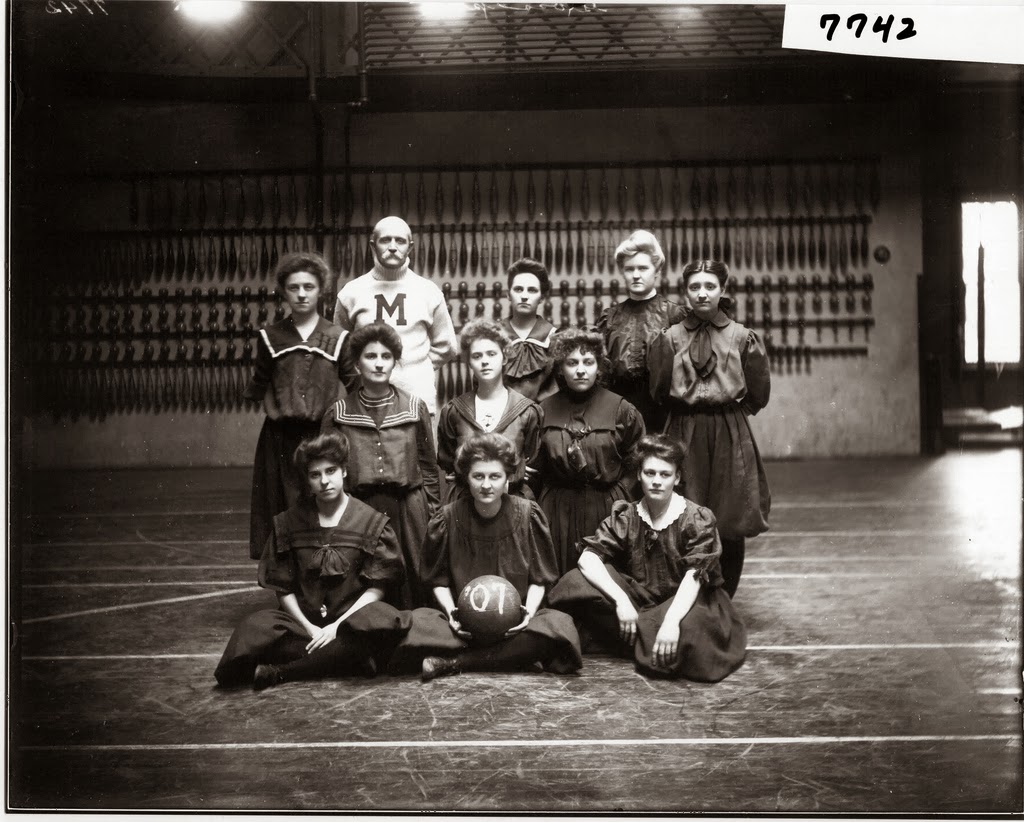 Interesting Vintage Portrait Photos of American Women's Basketball ...