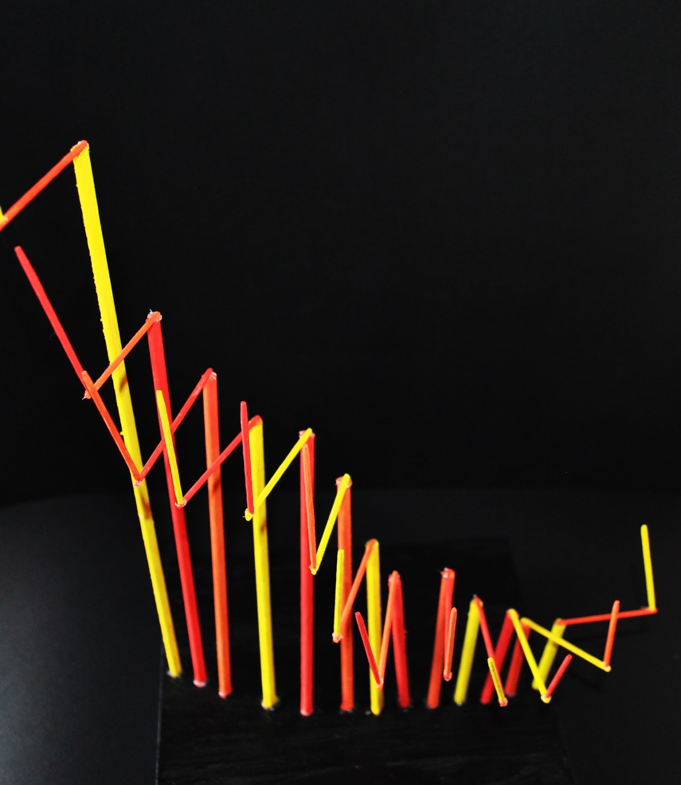 Lauart: Orden y ritmo con linea recta.