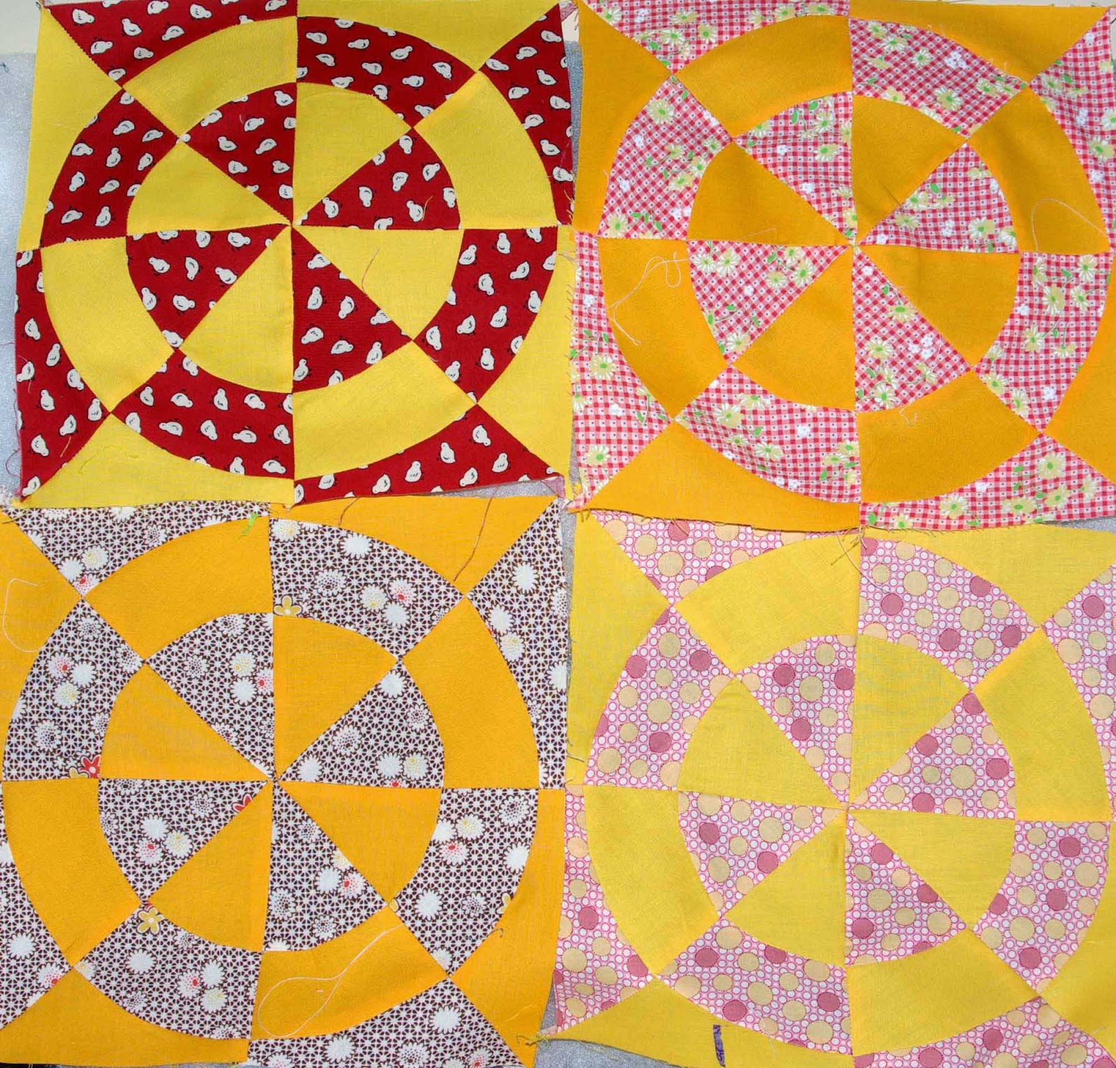 Sane, Crazy, Crumby Quilting: Thirties Thursday - Wagon Wheels