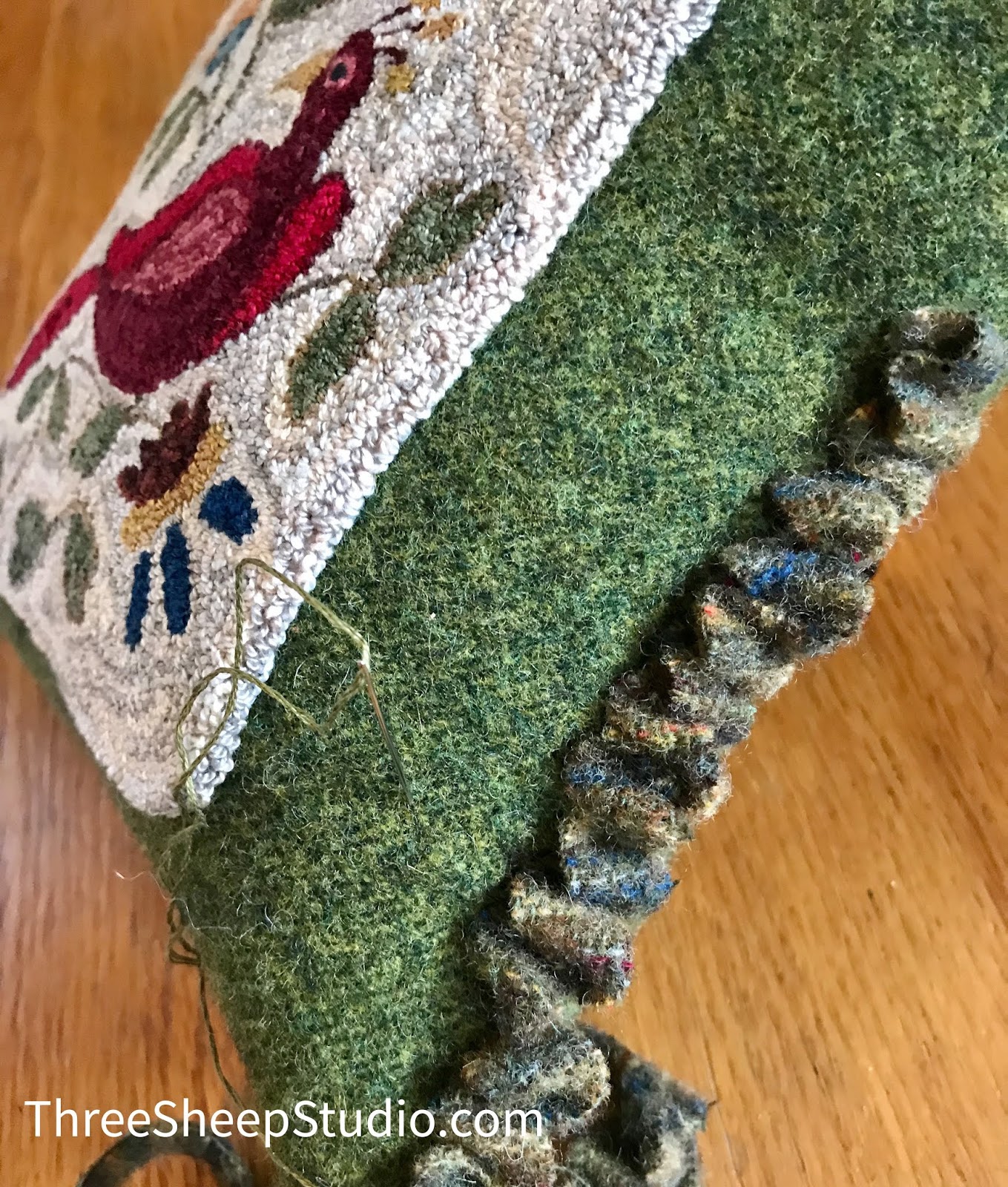 Three Sheep Studio: How To Make Wool (or Ribbon) Ruching...