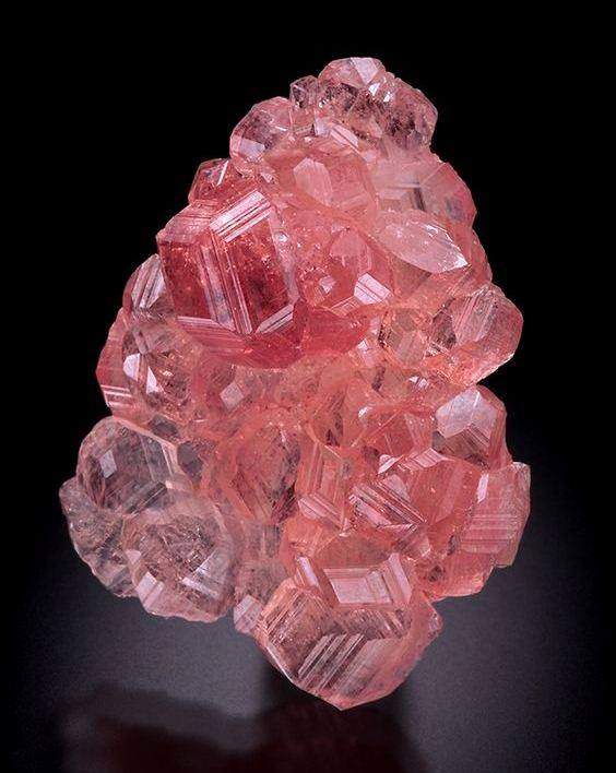 Garnet - The Colors and Varieties of Garnet | Geology In