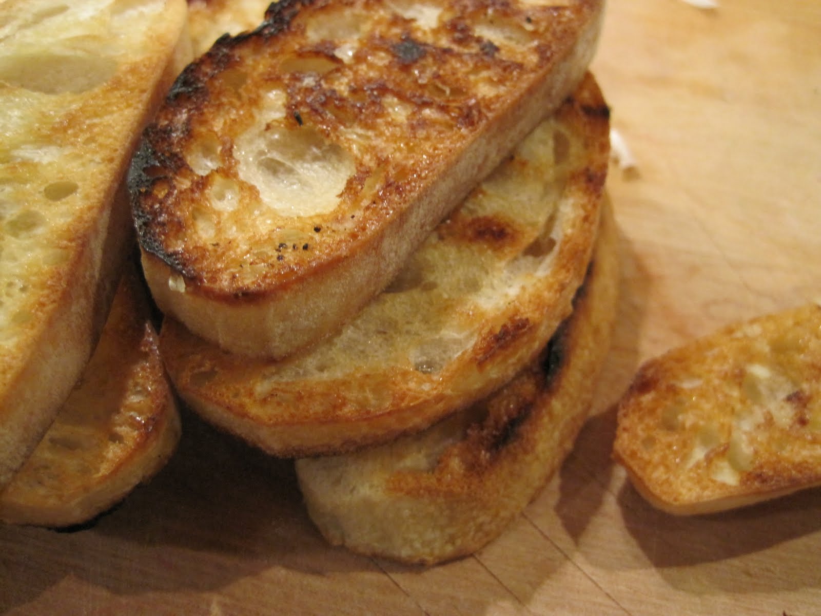 Gasstronomy: Tuscan White Bean Fettunta and Grilled Bread