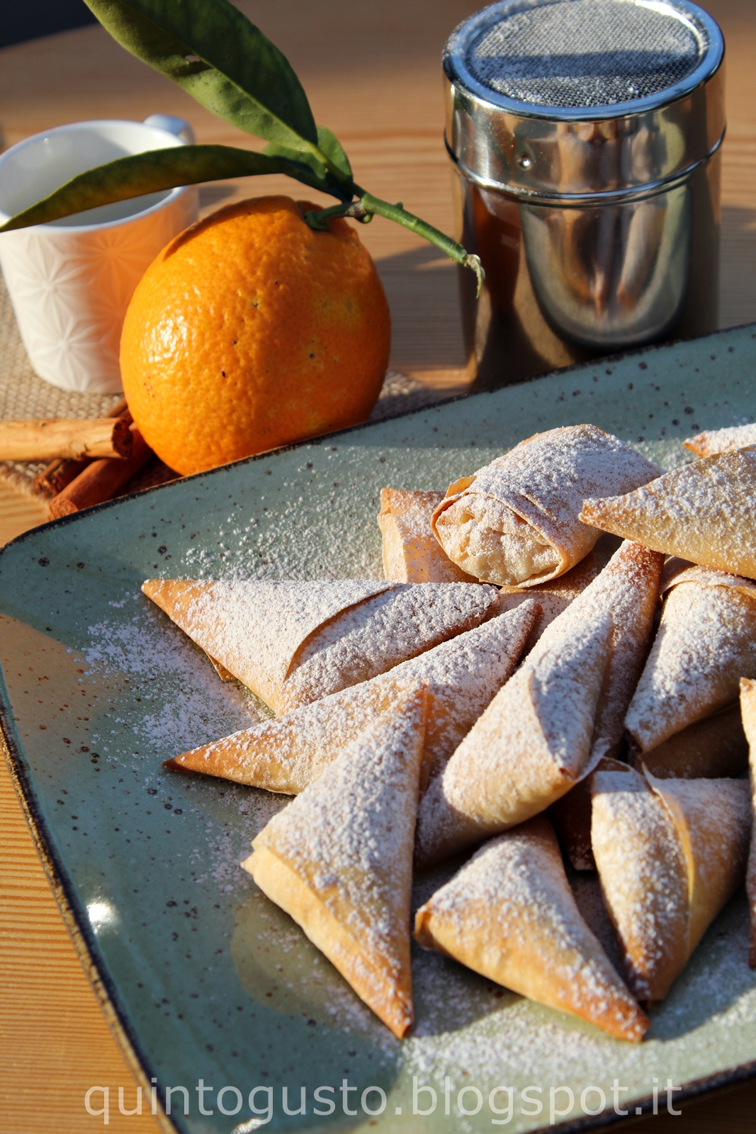 Triangoli di pasta fillo con ricotta e gocce di cioccolato | Apriti ...