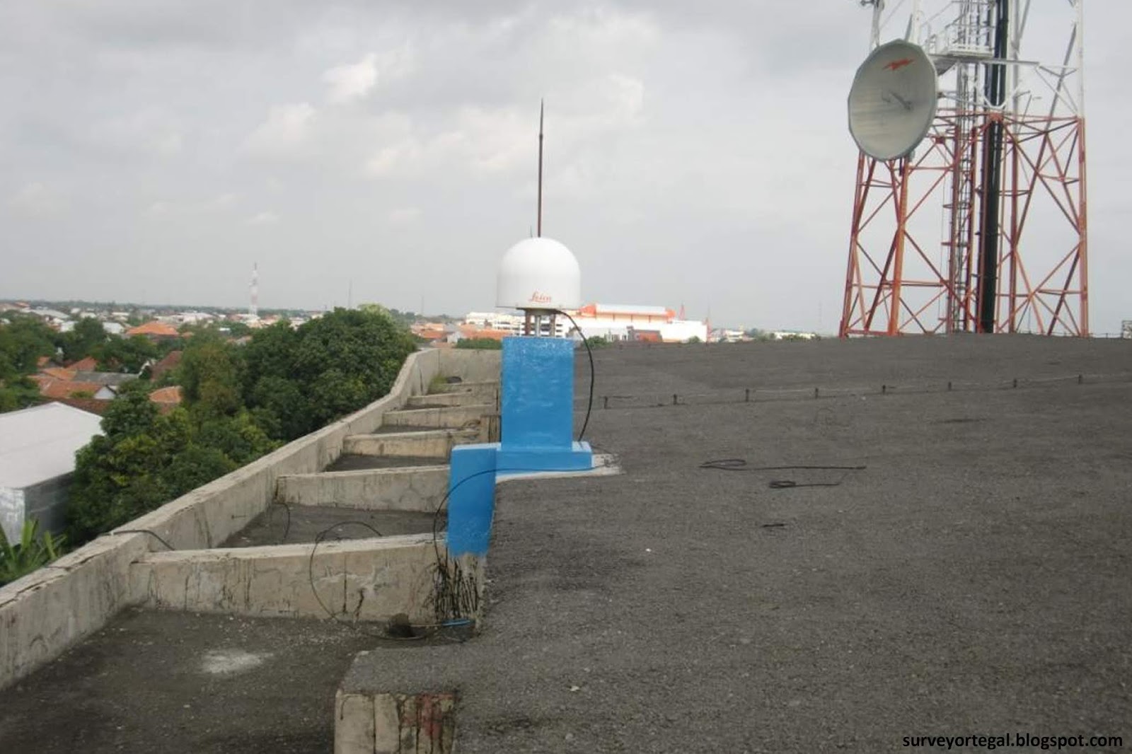 Jaring Kontrol Geodesi Nasional (JKGN) Ing Plataran SMP Negeri 1 Kabuh