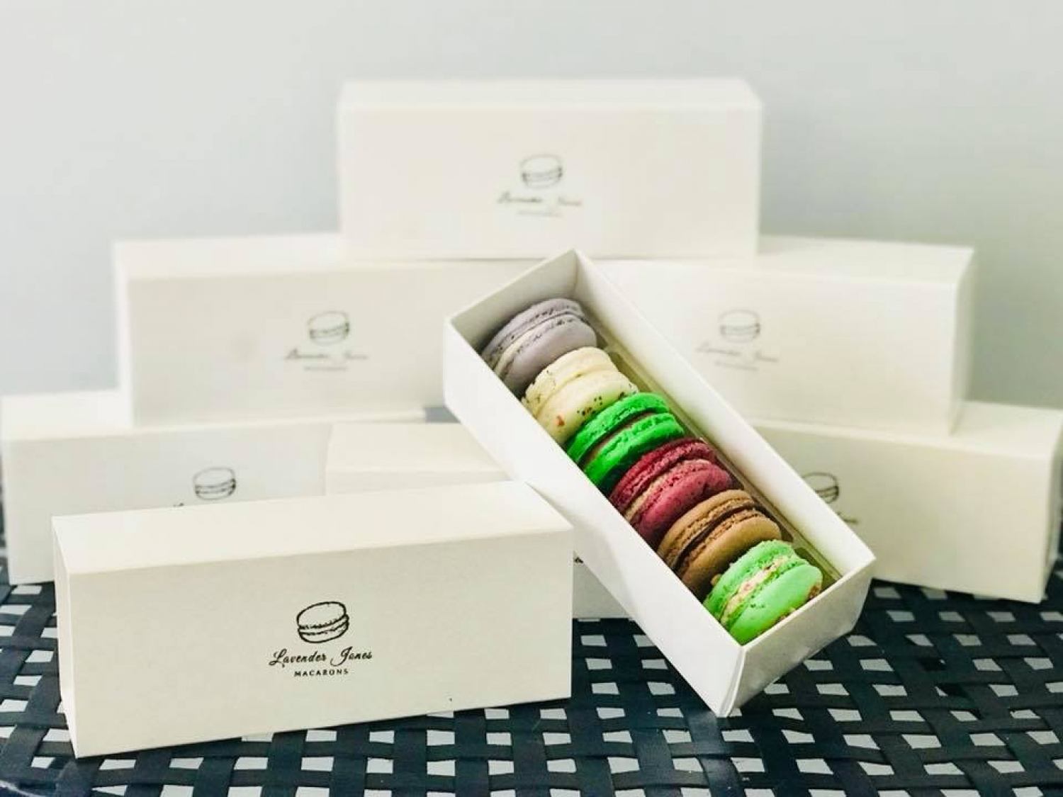 How custom Macaron Boxes fulfill the packaging need of Manufacturers