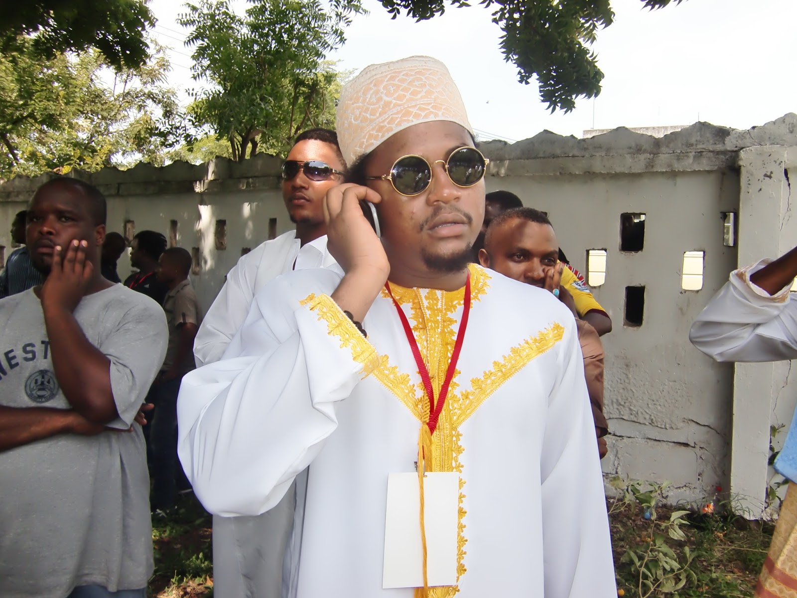 STRAIKA: TAZAMA MAPICHA YA KABURI LA SAJUKI NA 'FULL' MAPICHA YA ...