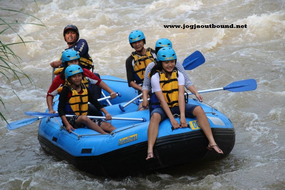 Paket Gathering Arung Jeram Magelang, Wisata Keluarga Arung Jeram ...