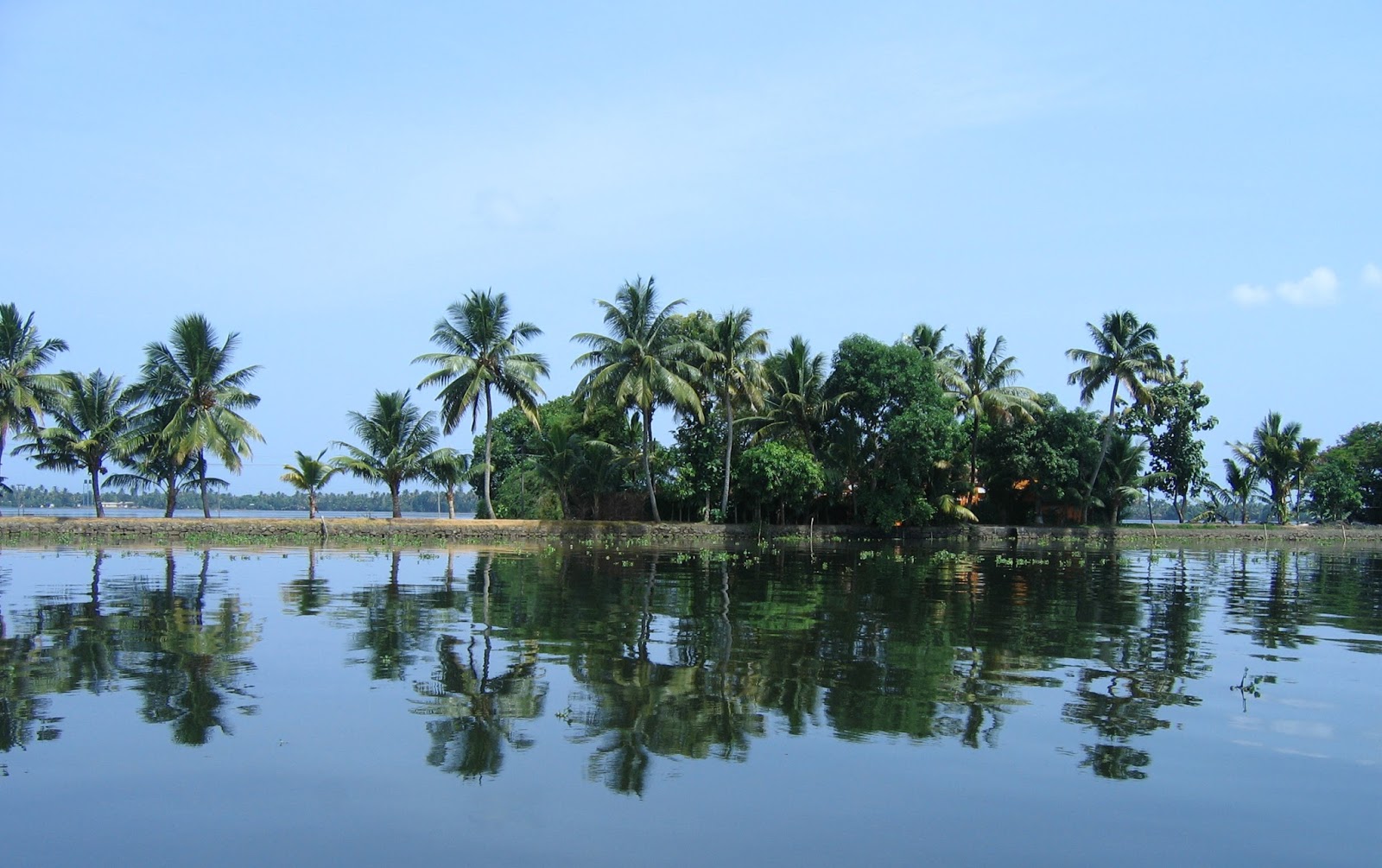 Travel World Blog: VEMBANAD LAKE