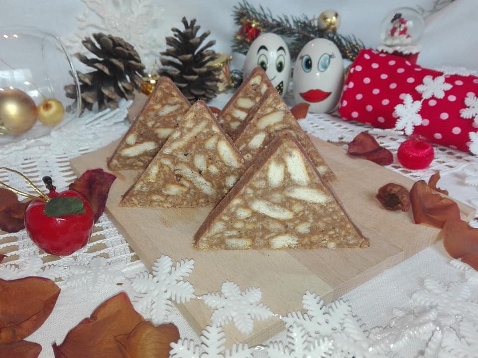 Sunčane staze: PIRAMIDA SA LOMLJENIM KEKSOM