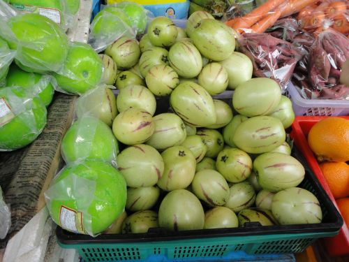 Swan Tham Blog: Another new fruits - Cameron Apple