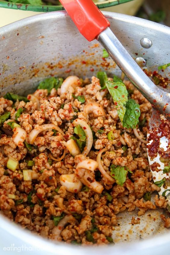 Thai larb recipe (larb moo ลาบหมู) - the chunky chef