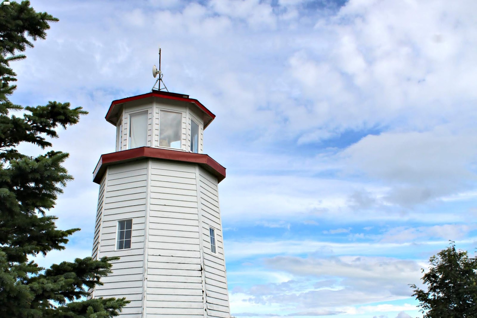 Homer Lighthouse // Homer, Alaska | Caravan Sonnet