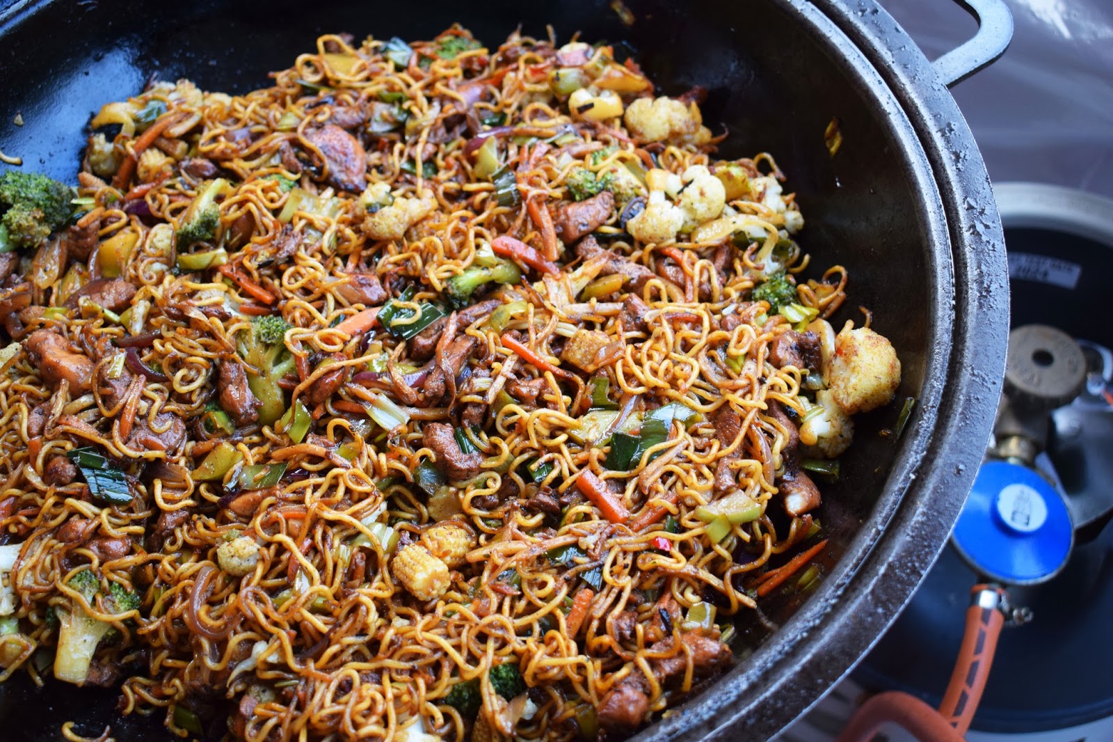 Smaskelismaskens: Wok med fläskfilé, kyckling, grönsaker och nudlar på ...