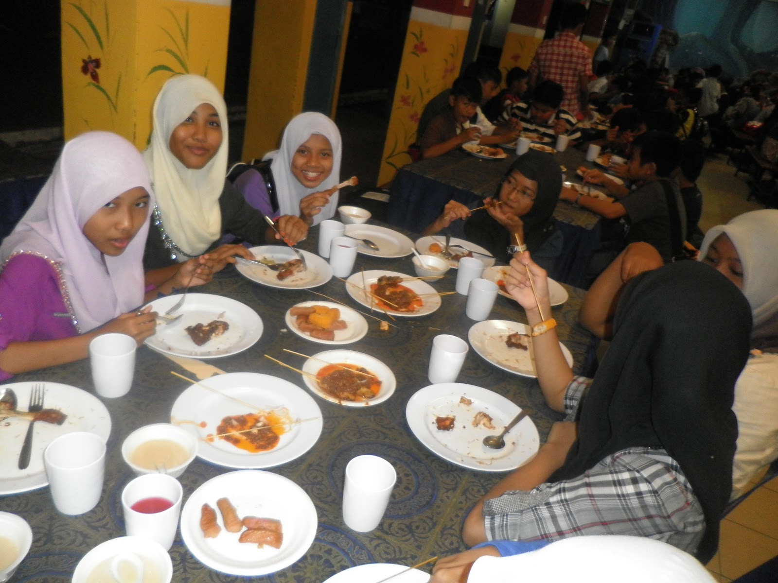 PUSAT SUMBER SEKOLAH: TEKS JURUACARA MAJLIS JAMUAN PERDANA TAHUN 6 2012