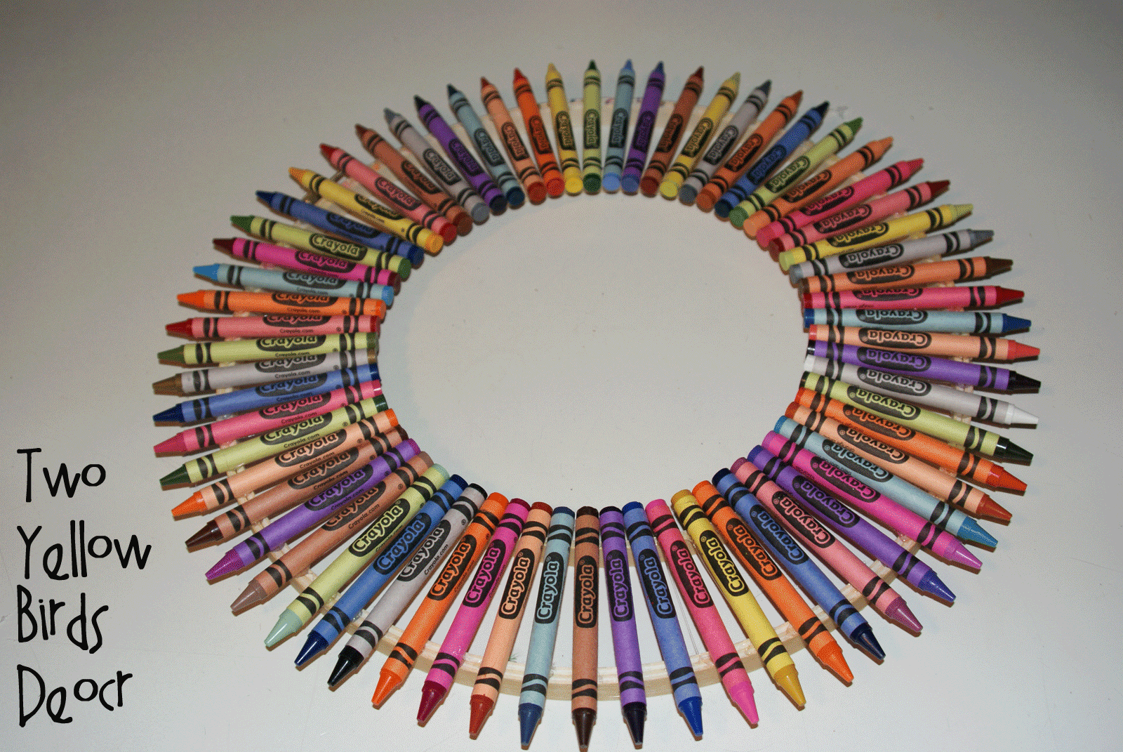 Two Yellow Birds Decor: Crayon Wreath Tutorial {Teacher's Gift}