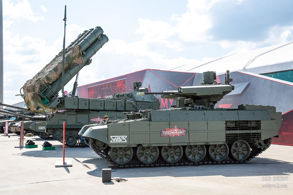 The Dead District: Russian armoured vehicles and MBTs at the Army-2020 ...