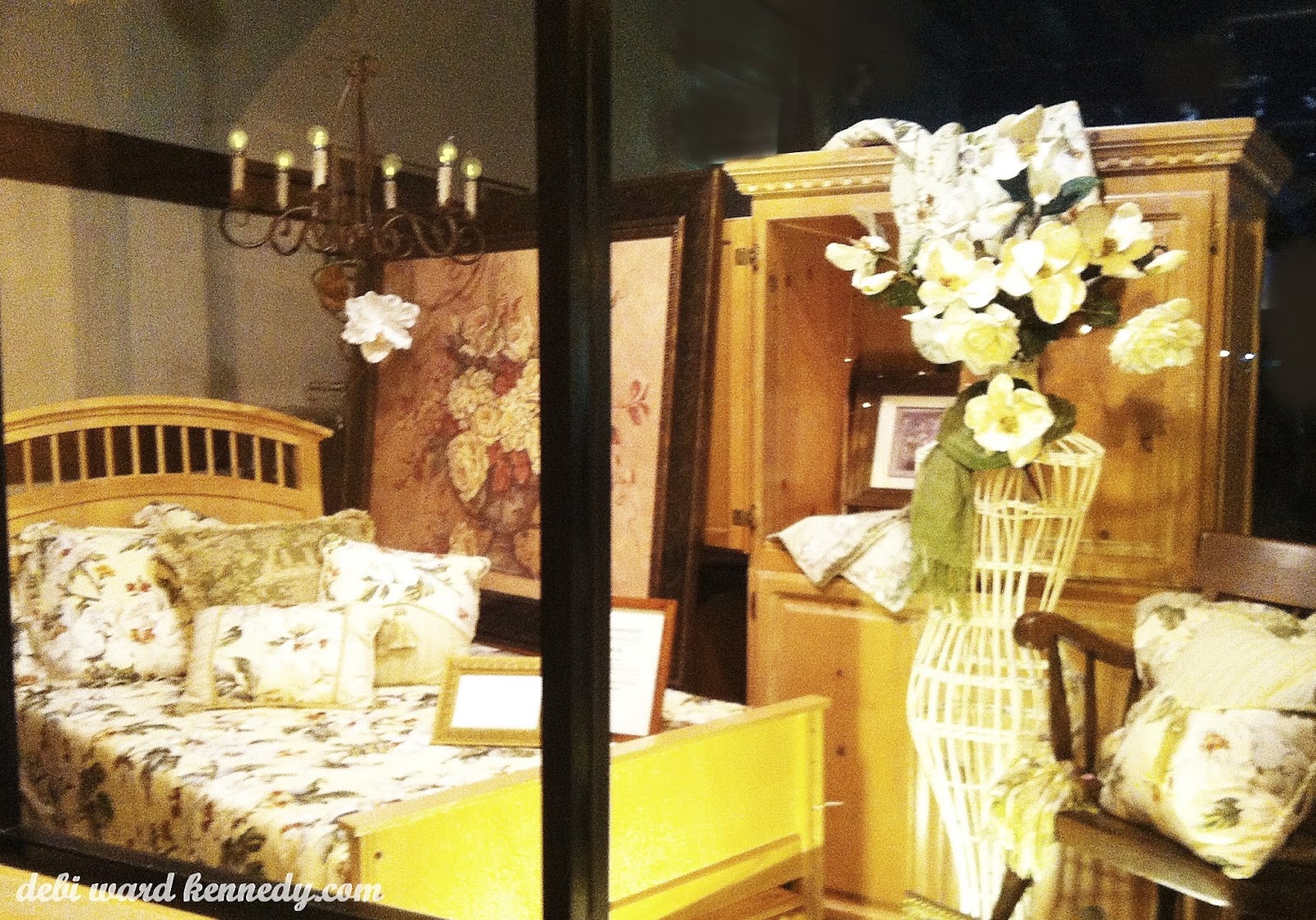 Debi Ward Kennedy | Design Blog: Display Tip: Making A Bed